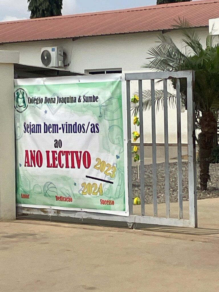 Özel okul Joaquina E Sumbe Escola, Loanda, foto
