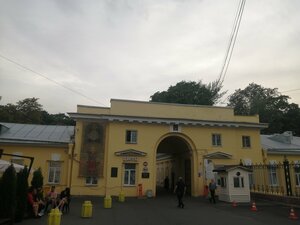 Святые врата и богадельня (Kamskaya Street No:24Е), turistik yerler  Saint‑Petersburg'dan