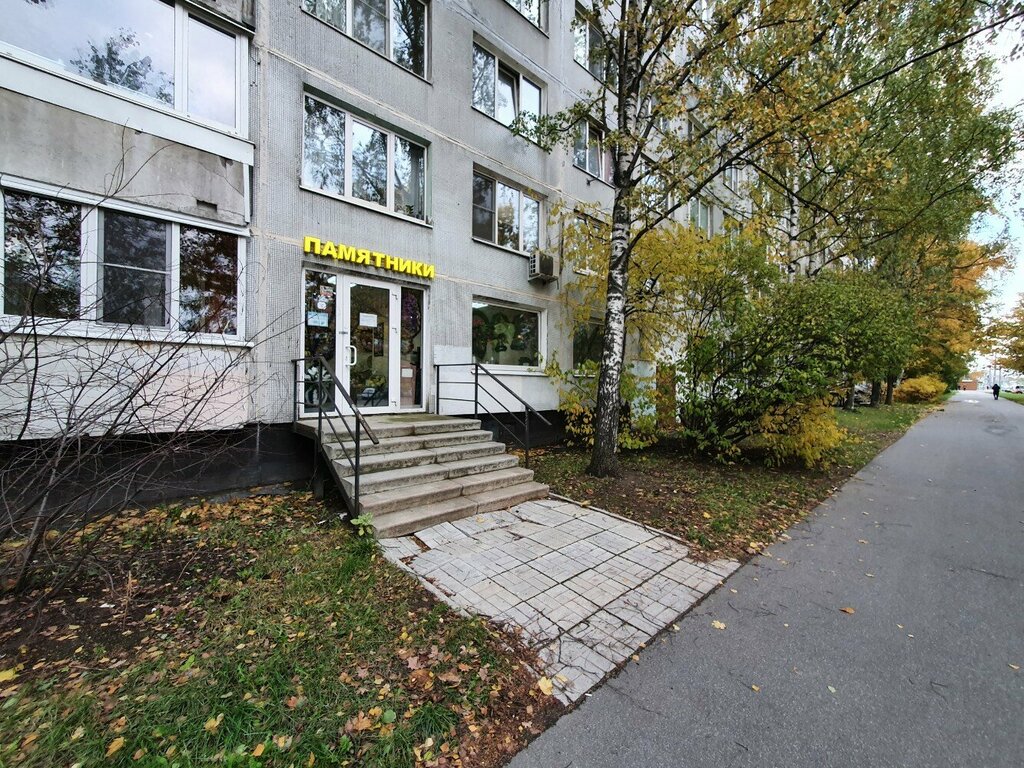 Heykel ve mezarlık taşı üreticileri Памятники, Saint‑Petersburg, foto