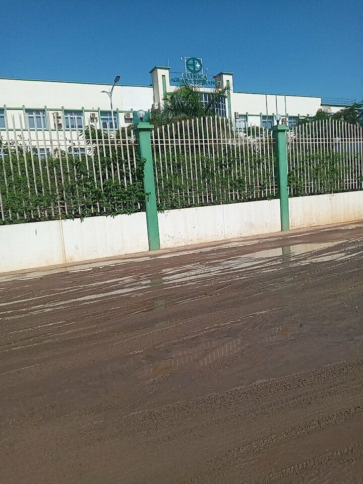 Hastaneler Clínica Sagrada Esperança, Loanda, foto