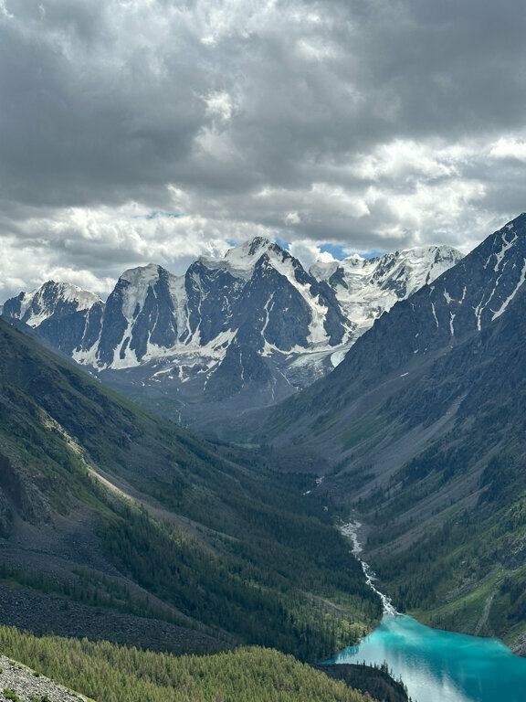 Dağ zirvesi Гора Пирамида, Altay Cumhuriyeti, foto