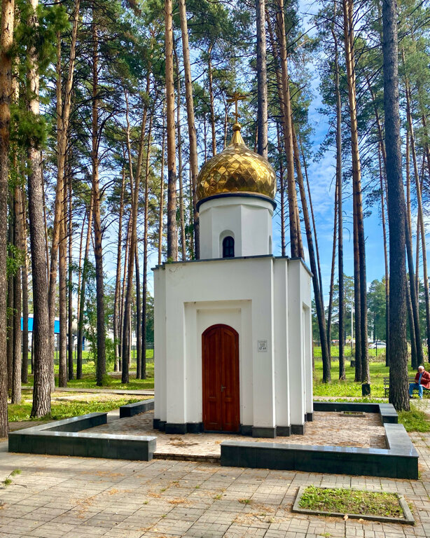 Ortodoks kiliseleri Chasovnya Luki, arkhiyepiskopa Krymskogo, pri Nii patologii krovoobrashcheniya, Novosibirsk, foto