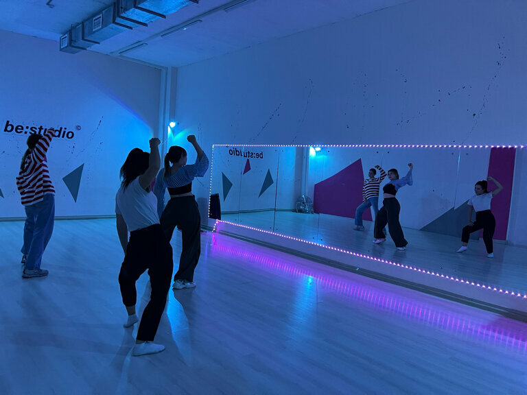 Dans okulları Be: studio, Orenburg, foto