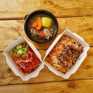 Tri kazana (S.M. Sherstobitova Street No:1, Lipetsk), kafe  Lipetsk'ten