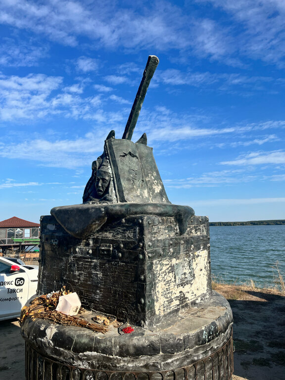 Anıt, heykel Рок-музыканту М.Ю. Горшенёву, Voronej, foto