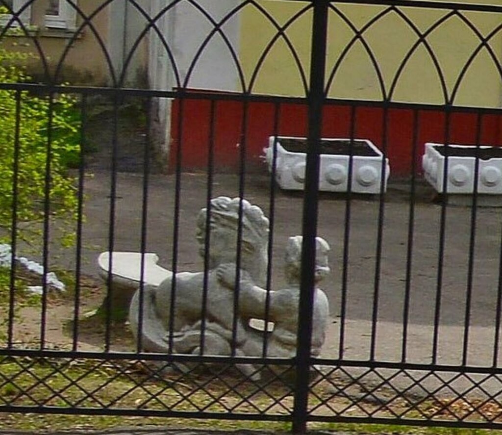 Park, sokak heykeli Конёк-Горбунок, Kaluga, foto