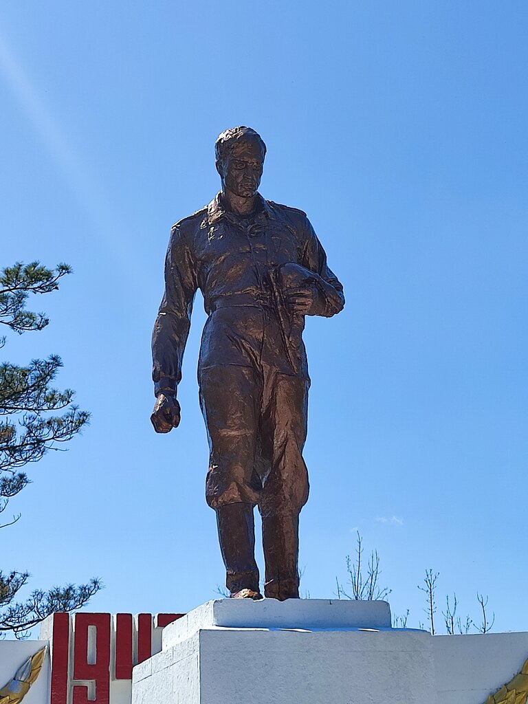 Anıt, heykel Неизвестный солдат, Kırım Cumhuriyeti, foto