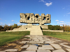 The State Museum of Majdanek (Lublin, Dziesiąta Wieś), müzeler ve sanat galerileri  Lublin'den
