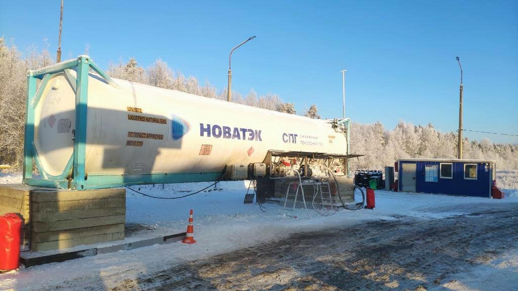 Otogaz dolum istasyonu Новатэк СПГ, Saint‑Petersburg ve Leningradskaya oblastı, foto