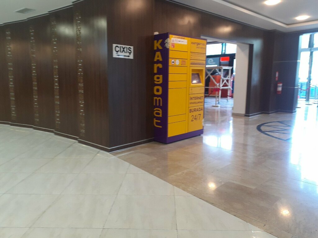 Parsel otomatı Kargomat, Bakü, foto