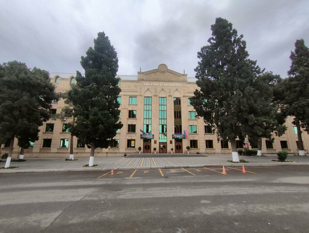 Üniversiteler Gence Devlet Üniversitesi, Gence, foto