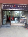 Loja metropolitana americana (Luanda, Rua da Missão), giyim mağazası  Loanda'dan