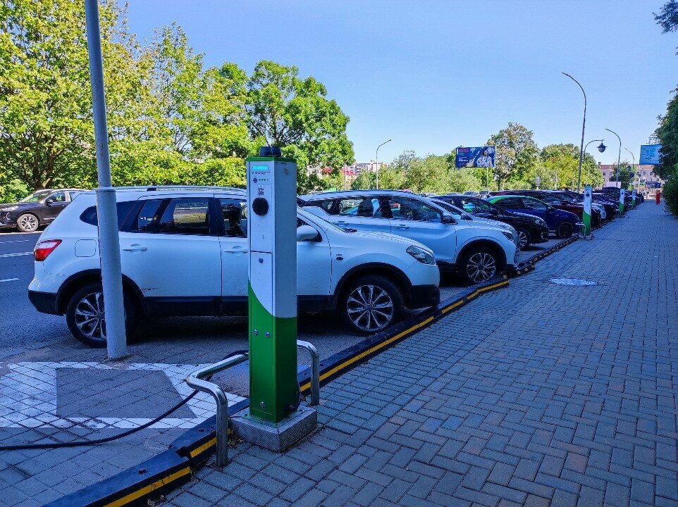 Elektrikli oto şarj istasyonları Станция зарядки электромобилей, Minsk, foto