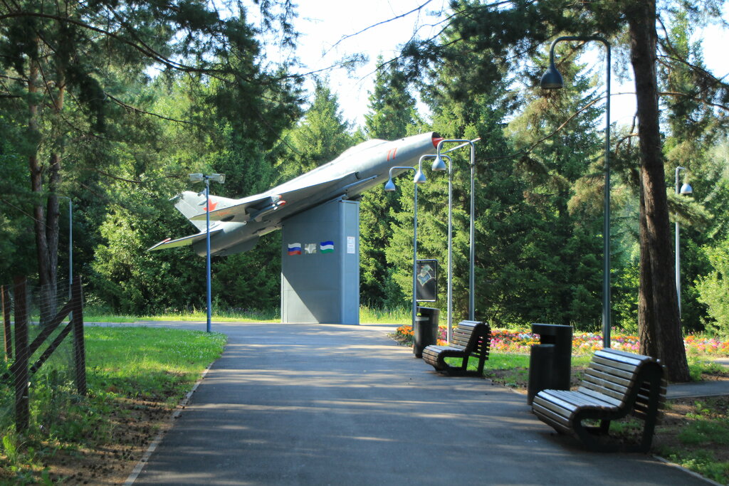 Teknoloji anıtı Истребитель МиГ-21, Belebey, foto