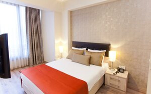 La Flora House Hotel (Kocaeli, İzmit, Yenişehir Mah., Dönmez Sok., 11), otel  İzmit'ten