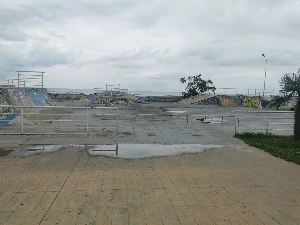 Çok amaçlı spor tesisleri Skate Park Batumi, Batum, foto