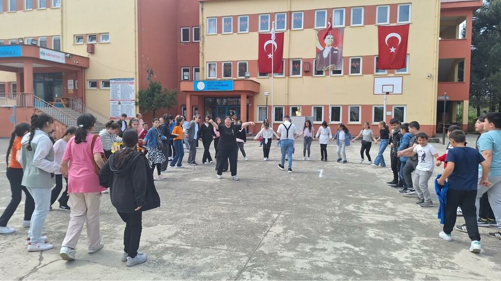 Ortaokul Şehit Şahin Abanoz Ortaokulu, Eynesil, foto