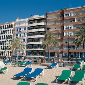 Almirall Apartaments (Comunidad Autònoma de Cataluña, Provincia de Girona, La Bisbal d'Empordà, Calle Agustí Font, 20), otel  Lloret De Mar'dan