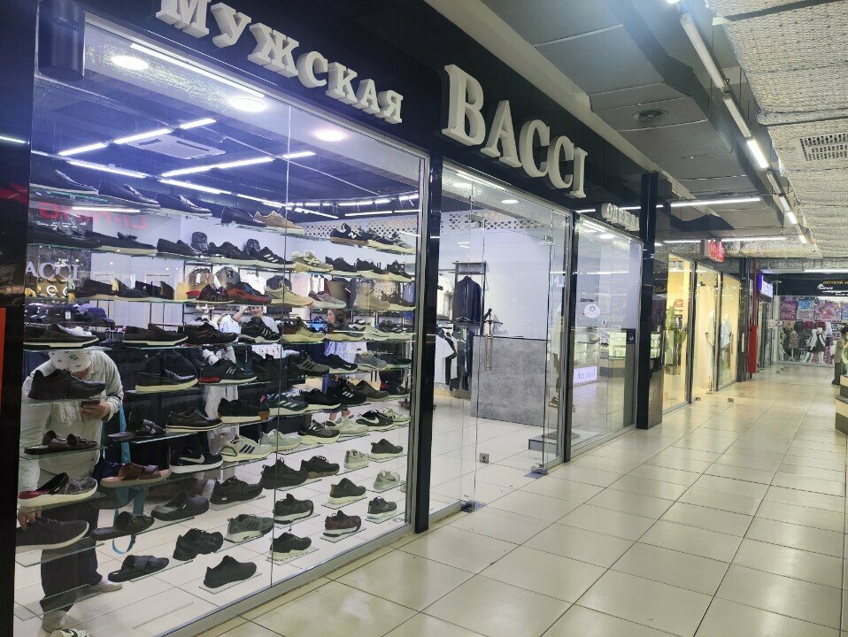 Giyim mağazası Arzan Shop Bacci, Osh, foto