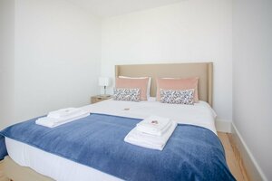Liiiving in Porto-City View Apartment 3t (Praça da República No:65), otel  Porto'dan