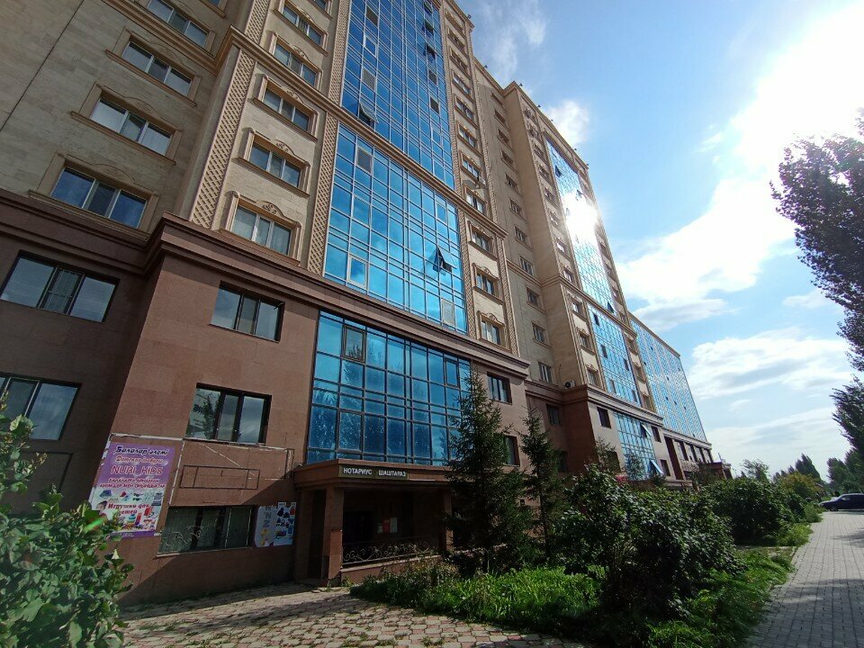 Parsel otomatı Kaspi Postomat, Astana, foto