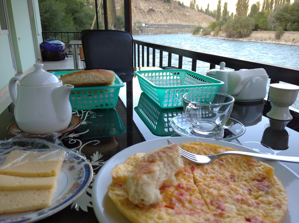 Otel Zarya, Hârûğ (Horog), foto