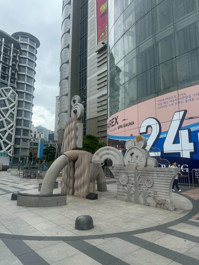 Metro istasyonu Myeongdong subway station, Seul, foto