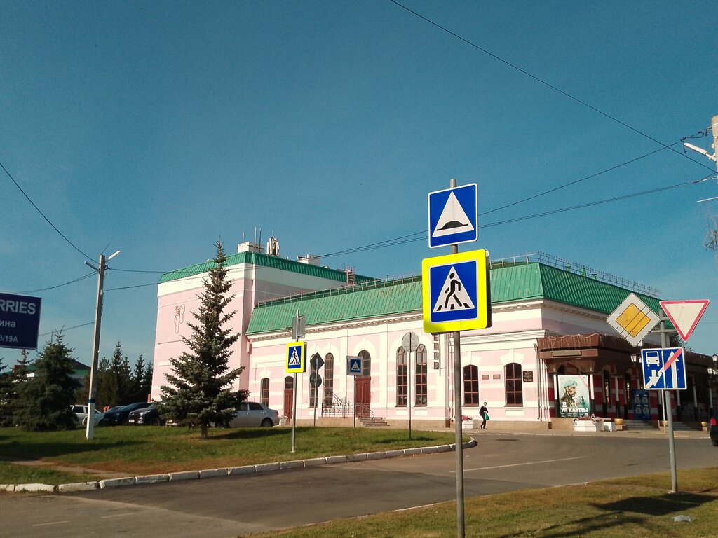 Tiyatrolar Menzelinsky State Tatar Drama Theater named after Sabir Amutbayev, Menzelinsk (Minzele), foto
