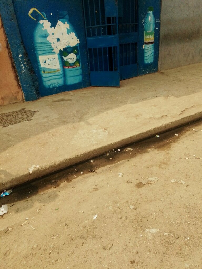 Su satışı Atlas cantina, Loanda, foto