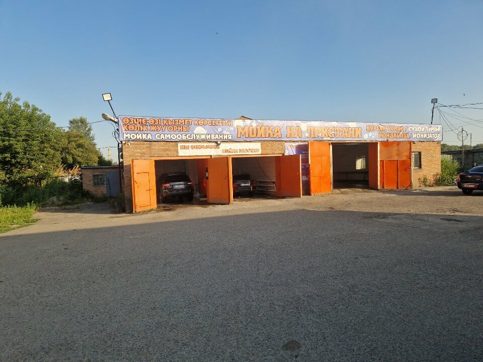 Oto yıkama Moika na Pristani, Öskemen (Ust‑Kamenogorsk), foto