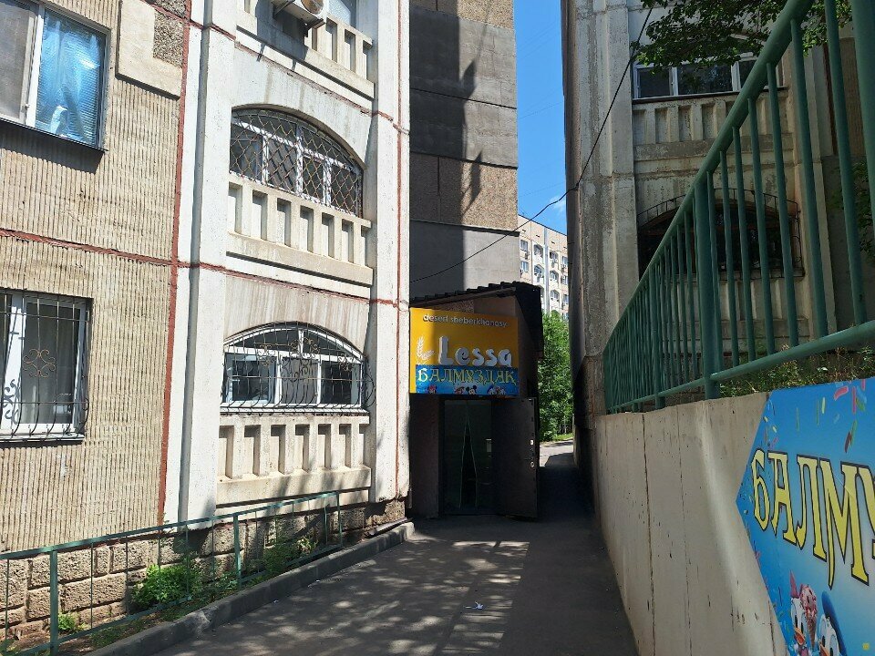 Hazır gıda satan yerler Lessa, Almatı, foto