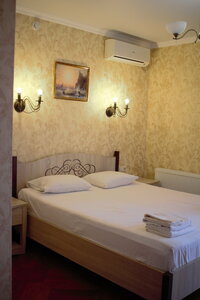 Tri Sosny (улица Вересаева No:12, Феодосия), otel  Feodosya'dan (Kefe'den)