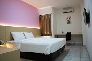 I&m Hotel Billiard (East Java, Surabaya City, Сity of Surabaya, Jalan Sawahan Baru), otel  Surabaya'dan