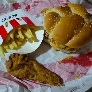 KFC (Swissôtel Living Al Ghurair Duba, Al Muraqqabat, Deira, Dubai), fast food  Dubai'den