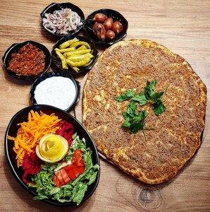 Konya Pide Lahmacun Salonu (Cebeci Mahallesi, Subaşı Cad., Hal pasajı içi, 10800 Dursunbey, Balıkesir), restoran  Dursunbey'den
