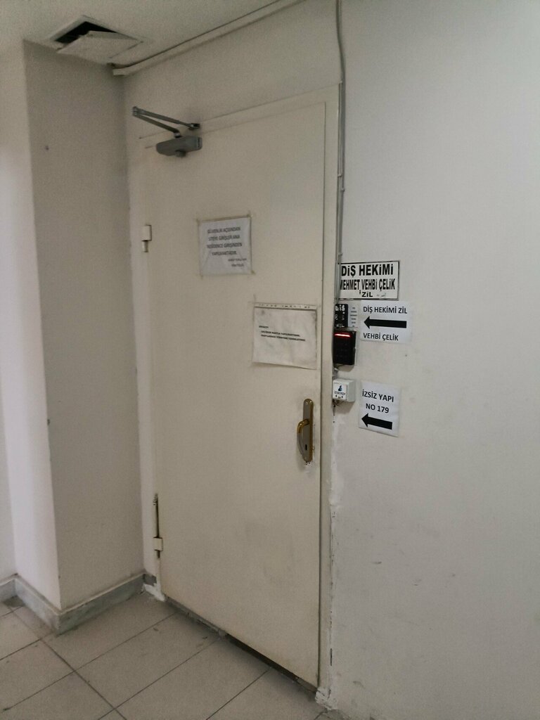 Özel ağız ve diş sağlığı klinikleri ve muayenehaneleri Diş Hekimi Vehbi Çelik, İstanbul, foto