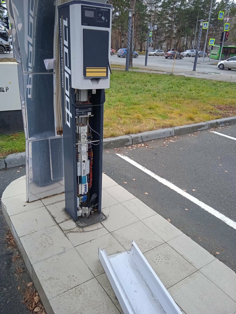 Elektrikli oto şarj istasyonları Станция зарядки электромобилей, Tiumen, foto