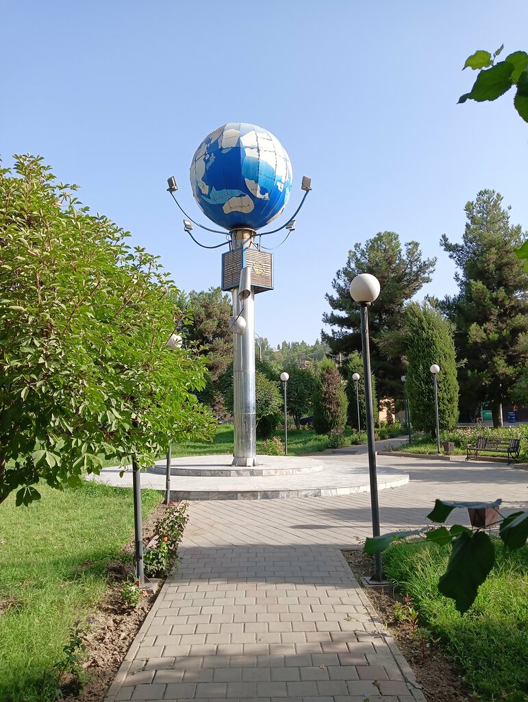 Anıt, heykel Глобус Таджикистана, Duşanbe, foto