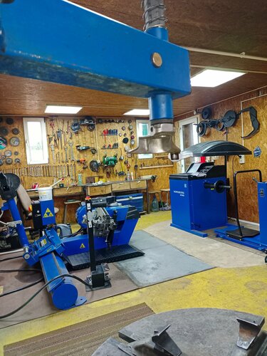 Oto lastik tamiri Listva plus, Novgorodskaya oblastı, foto