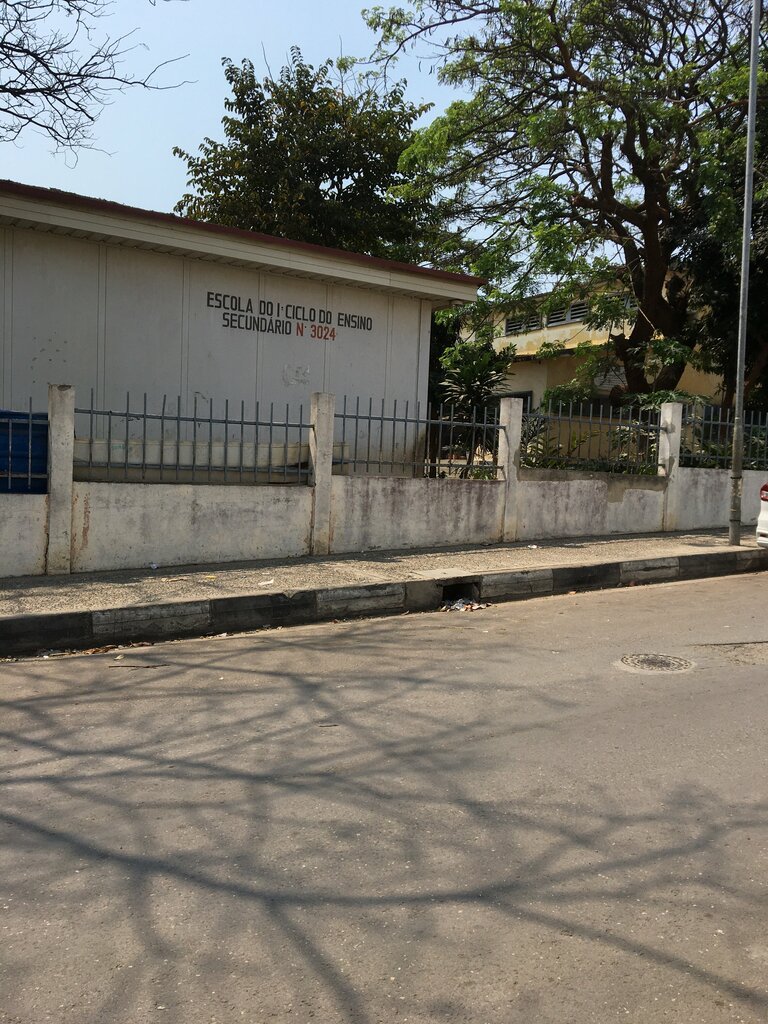 Üniversiteler Escola do Ensino Secundário № 3024, Loanda, foto