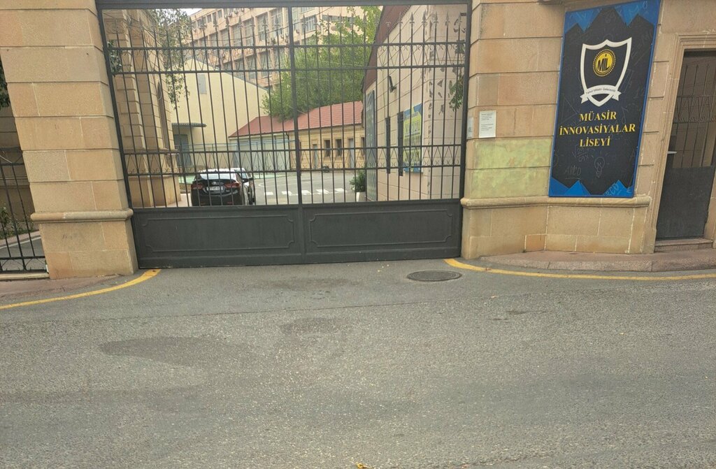 Lise Mil - Muasir İnnovasiyalar Liseyi, Bakü, foto
