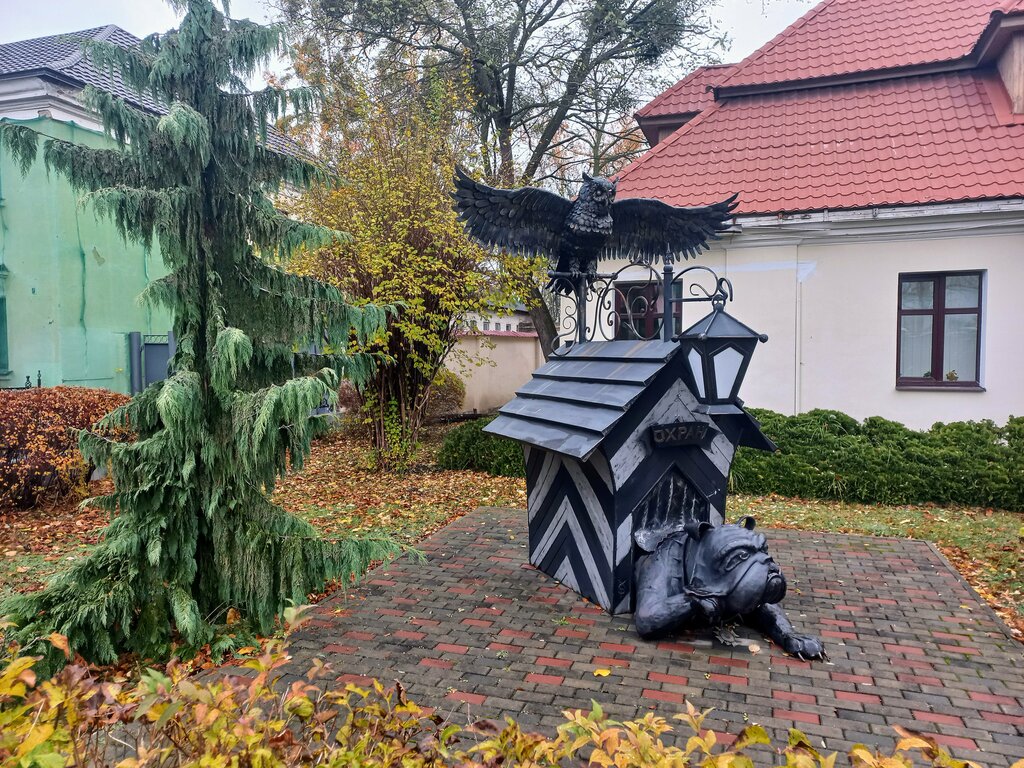 Park, sokak heykeli Сова, бульдог и будка, Brest, foto