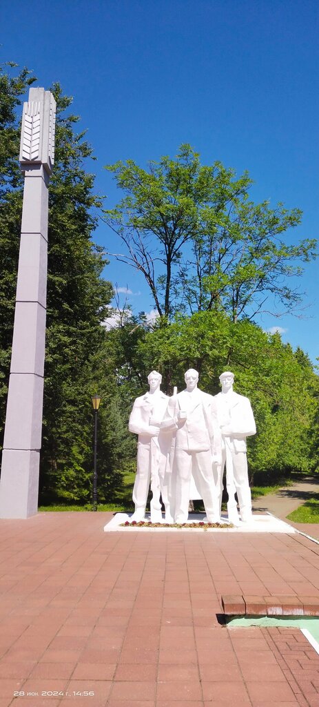 Anıt, heykel Мемориал Великой Отечественной войны, Gorki, foto