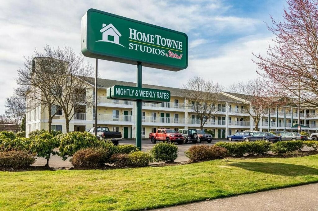 Otel HomeTowne Studios by Red Roof Eugene - Springfield, Eugene, foto