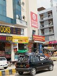 Najeeb Cash & Carry E-11/2 (Islamabad, Ameer-e-Millat Road), hipermarket  Islamabad'dan