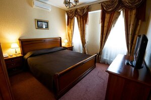 Lermontov (Lermontova Street No:77), otel  Omsk'tan