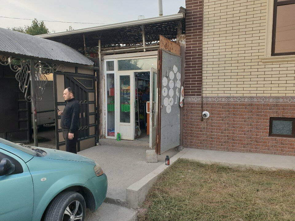 Otobüs yedek parça Auto Parts Store, Osh, foto