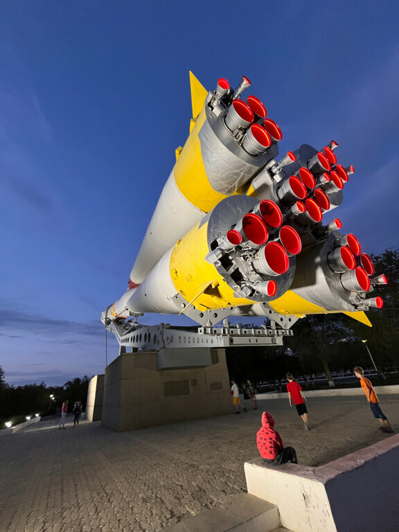 Teknoloji anıtı Soyuz Rocket, Baykonur, foto