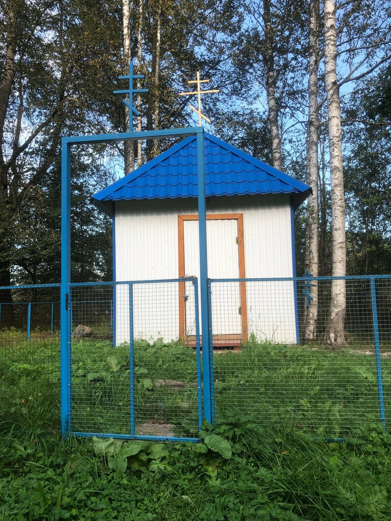 Şapel, haç anıtı Часовня Смоленской иконы Божией Матери, Novgorodskaya oblastı, foto