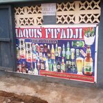 Maquis Fifadji (Rue Diaby Lamine No:15, La commune Adjamé), alkollü içecekler  Abican'dan